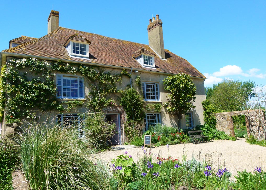 Charleston Farmhouse - A Bit About Britain